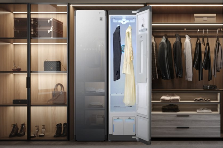 LG Styler 5 Mirror Door Steam Clothing Care System | Domayne